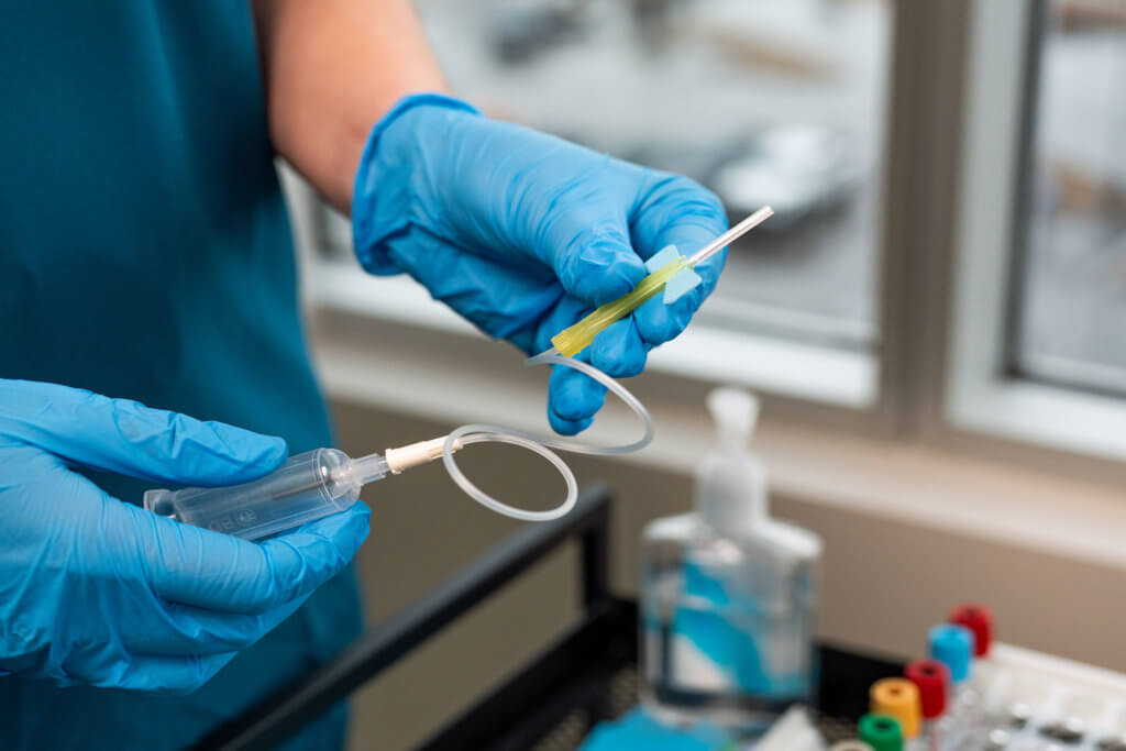 Straight Needle vs Butterfly Needle: Which Is Best for Phlebotomy?